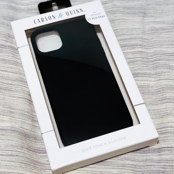 Caron & Quinn | Accessories | Carson Quinn Black Silicone Case Iphone1 ...
